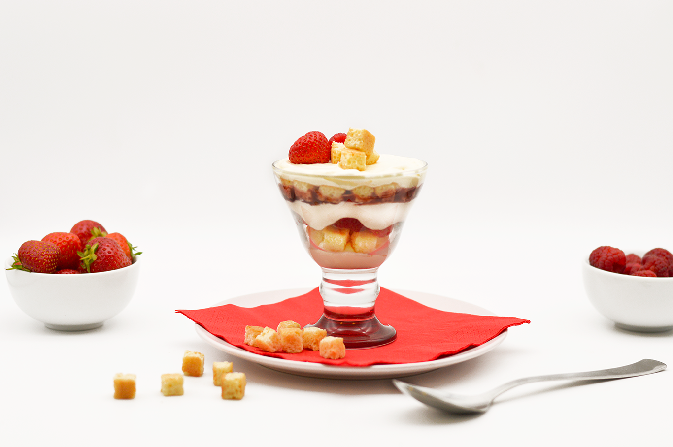 Mixed Berry Sponge Cake Trifle – Bling Ingredients